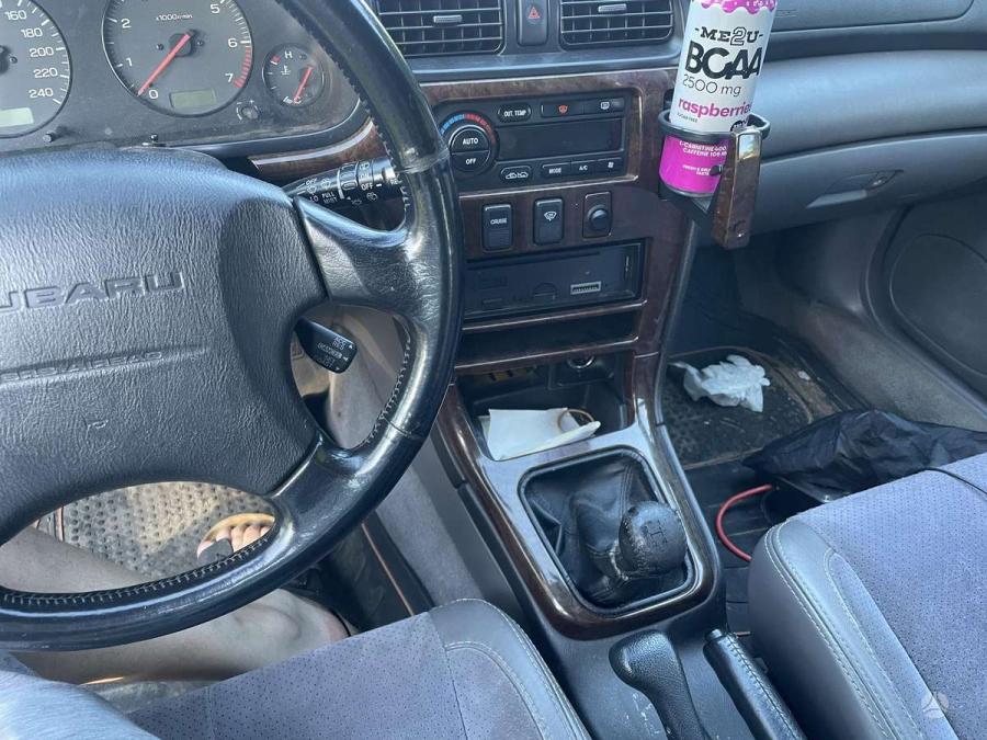 Zils Subaru Legacy 2000 Kauņa, ar dzinēja tilpumu 2.50 L un nobraukumu 350 tūkst. km par 1000 €, foto 13 vietnē AUTOMOTO.COM.LV