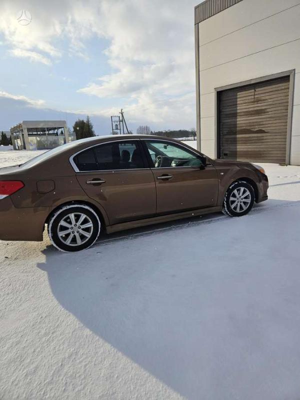Brown Subaru Legacy 2011 in Kalvarija, with an engine capacity of 2.46 L and mileage of 278 thousand km for 4900 €, photo 2 on AUTOMOTO.COM.LV