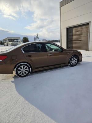 Brown Subaru Legacy 2011 in Kalvarija, with an engine capacity of 2.46 L and mileage of 278 thousand km for 4900 €, photo 2 on AUTOMOTO.COM.LV