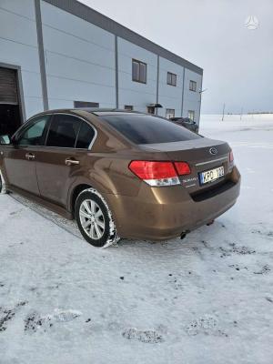 Brown Subaru Legacy 2011 in Kalvarija, with an engine capacity of 2.46 L and mileage of 278 thousand km for 4900 €, photo 4 on AUTOMOTO.COM.LV