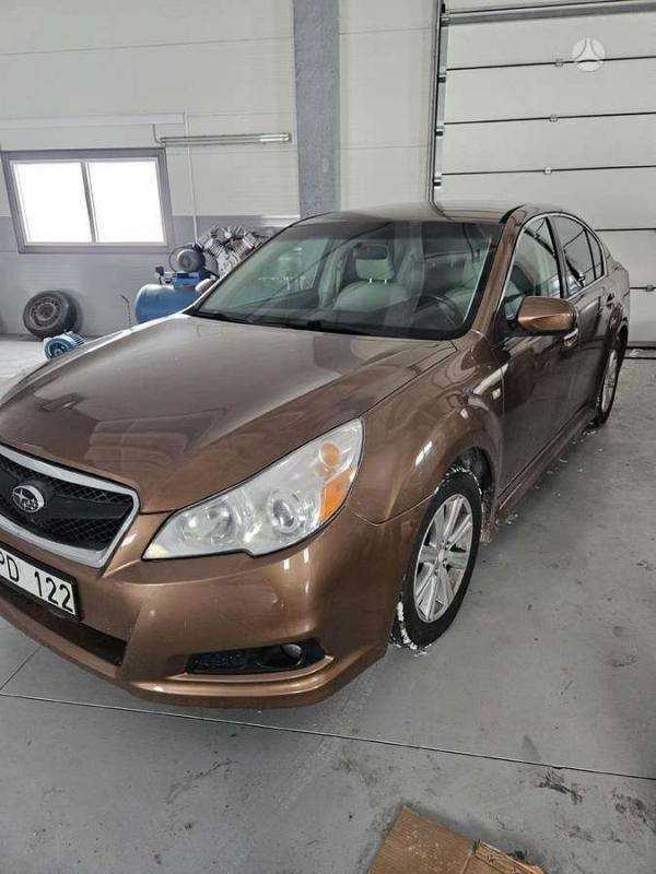 Brown Subaru Legacy 2011 in Kalvarija, with an engine capacity of 2.46 L and mileage of 278 thousand km for 4900 €, photo 5 on AUTOMOTO.COM.LV