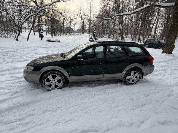 Green Subaru Legacy 2004 in Kedainiai, with an engine capacity of 3.00 L and mileage of 305 thousand km for 2600 €, photo 4 on AUTOMOTO.COM.LV