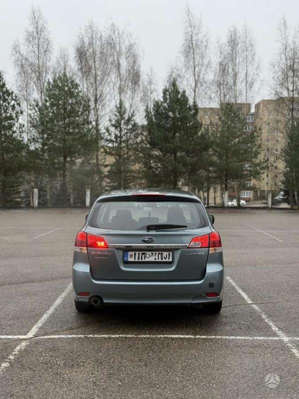 Green Subaru Legacy 2011 in Druskininkai, with an engine capacity of 1.99 L and mileage of 158 thousand km for 5900 €, photo 4 on AUTOMOTO.COM.LV