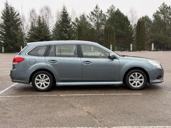 Green Subaru Legacy 2011 in Druskininkai, with an engine capacity of 1.99 L and mileage of 158 thousand km for 5900 €, photo 6 on AUTOMOTO.COM.LV