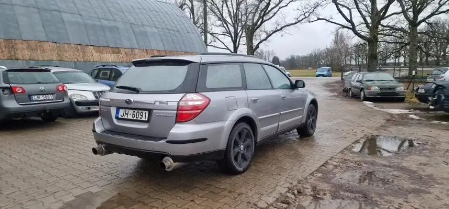 Grey Subaru Legacy 2007 in Valmiera, with an engine capacity of 2.50 L and mileage of 346 thousand km for 1750 €, photo 4 on AUTOMOTO.COM.LV