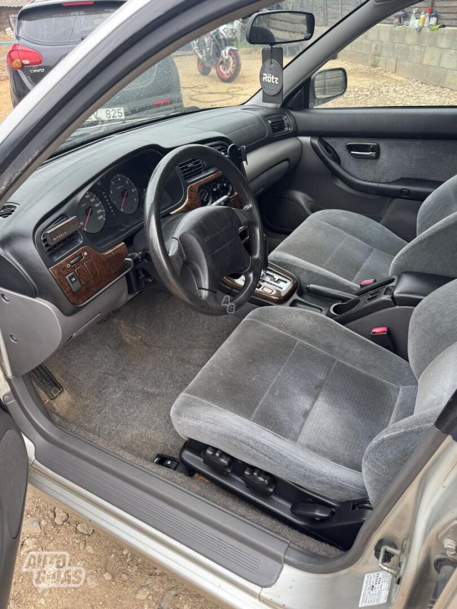 Grey Subaru Legacy 1999 in Vilnius, with an engine capacity of 2.00 L and mileage of 272 thousand km for 1399 €, photo 7 on AUTOMOTO.COM.LV