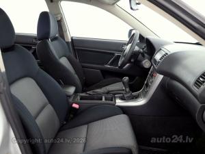 Pelēks Subaru Legacy 2004 Tallina, ar dzinēja tilpumu 2.50 L un nobraukumu 272 tūkst. km par 1199 €, foto 6 vietnē AUTOMOTO.COM.LV