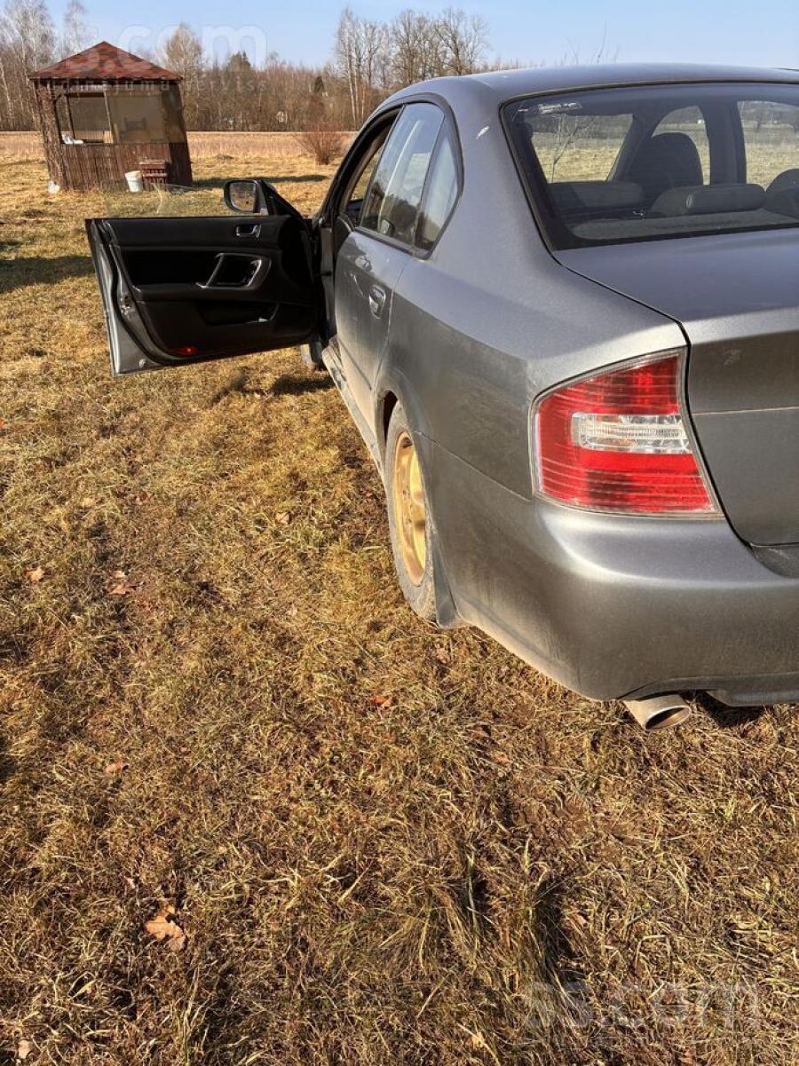 Pelēks Subaru Legacy 2005 Limbaži, ar dzinēja tilpumu 2.00 L un nobraukumu 193 tūkst. km par 1000 €, foto 1 vietnē AUTOMOTO.COM.LV