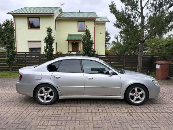 Pelēks Subaru Legacy 2005 Viļņa, ar dzinēja tilpumu 1.99 L un nobraukumu 237 tūkst. km par 1100 €, foto 3 vietnē AUTOMOTO.COM.LV