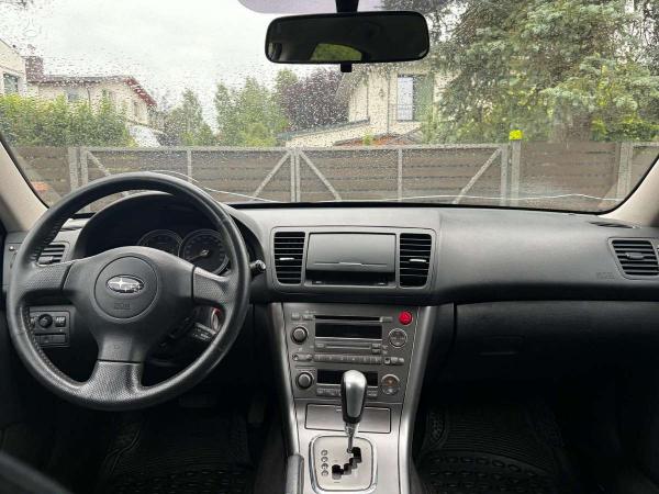 Pelēks Subaru Legacy 2005 Viļņa, ar dzinēja tilpumu 1.99 L un nobraukumu 237 tūkst. km par 1100 €, foto 5 vietnē AUTOMOTO.COM.LV