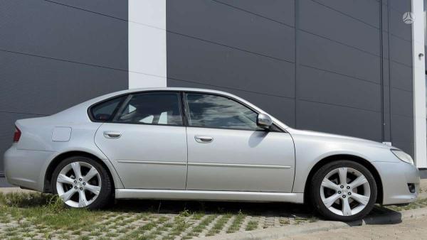 Grey Subaru Legacy 2006 in Vilnius, with an engine capacity of 1.99 L and mileage of 172 thousand km for 2100 €, photo 2 on AUTOMOTO.COM.LV