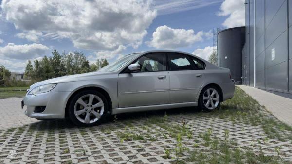 Grey Subaru Legacy 2006 in Vilnius, with an engine capacity of 1.99 L and mileage of 172 thousand km for 2100 €, photo 5 on AUTOMOTO.COM.LV