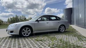 Pelēks Subaru Legacy 2006 Viļņa, ar dzinēja tilpumu 1.99 L un nobraukumu 172 tūkst. km par 2100 €, foto 6 vietnē AUTOMOTO.COM.LV