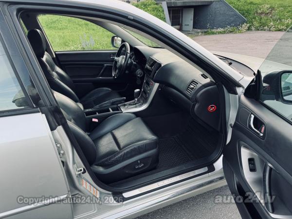 Pelēks Subaru Legacy 2006 Tallina, ar dzinēja tilpumu 3.00 L un nobraukumu 299 tūkst. km par 2390 €, foto 11 vietnē AUTOMOTO.COM.LV