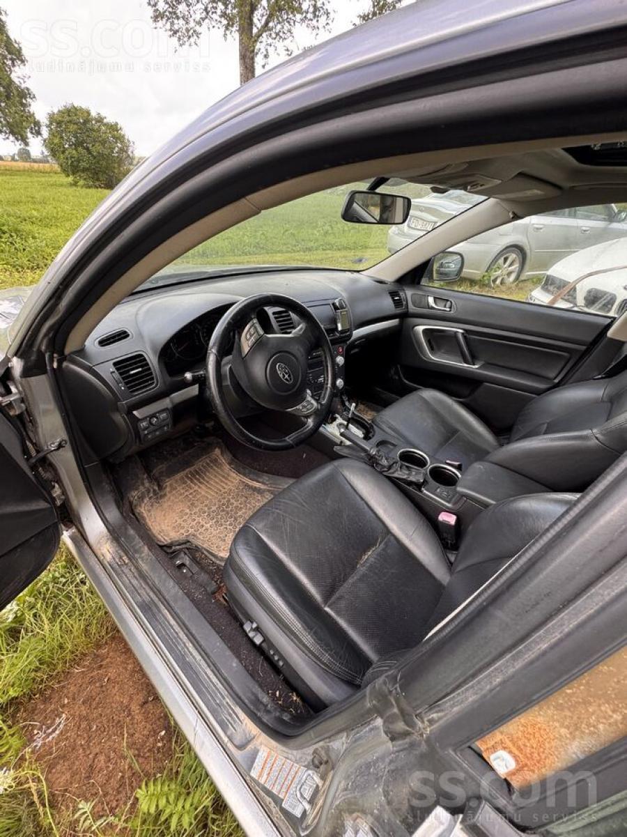 Grey Subaru Legacy 2007 in Cesis, with an engine capacity of 2.50 L and mileage of 182 thousand km for 750 €, photo 5 on AUTOMOTO.COM.LV