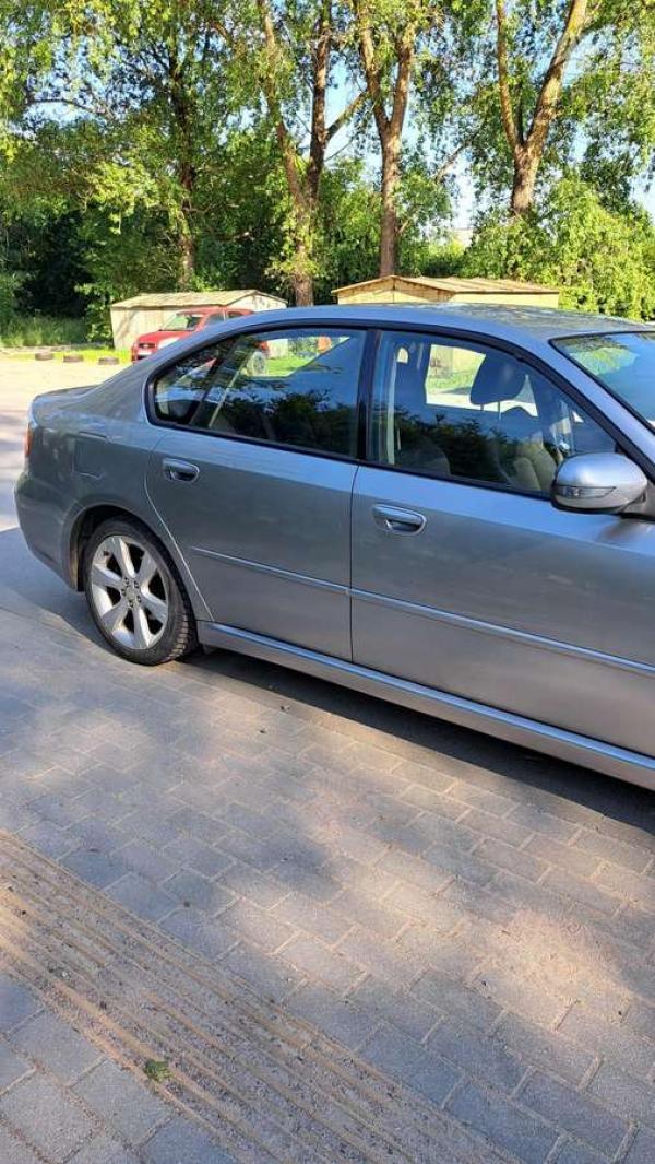 Grey Subaru Legacy 2008 in Klaipeda, with an engine capacity of 1.99 L and mileage of 288 thousand km for 1400 €, photo 7 on AUTOMOTO.COM.LV