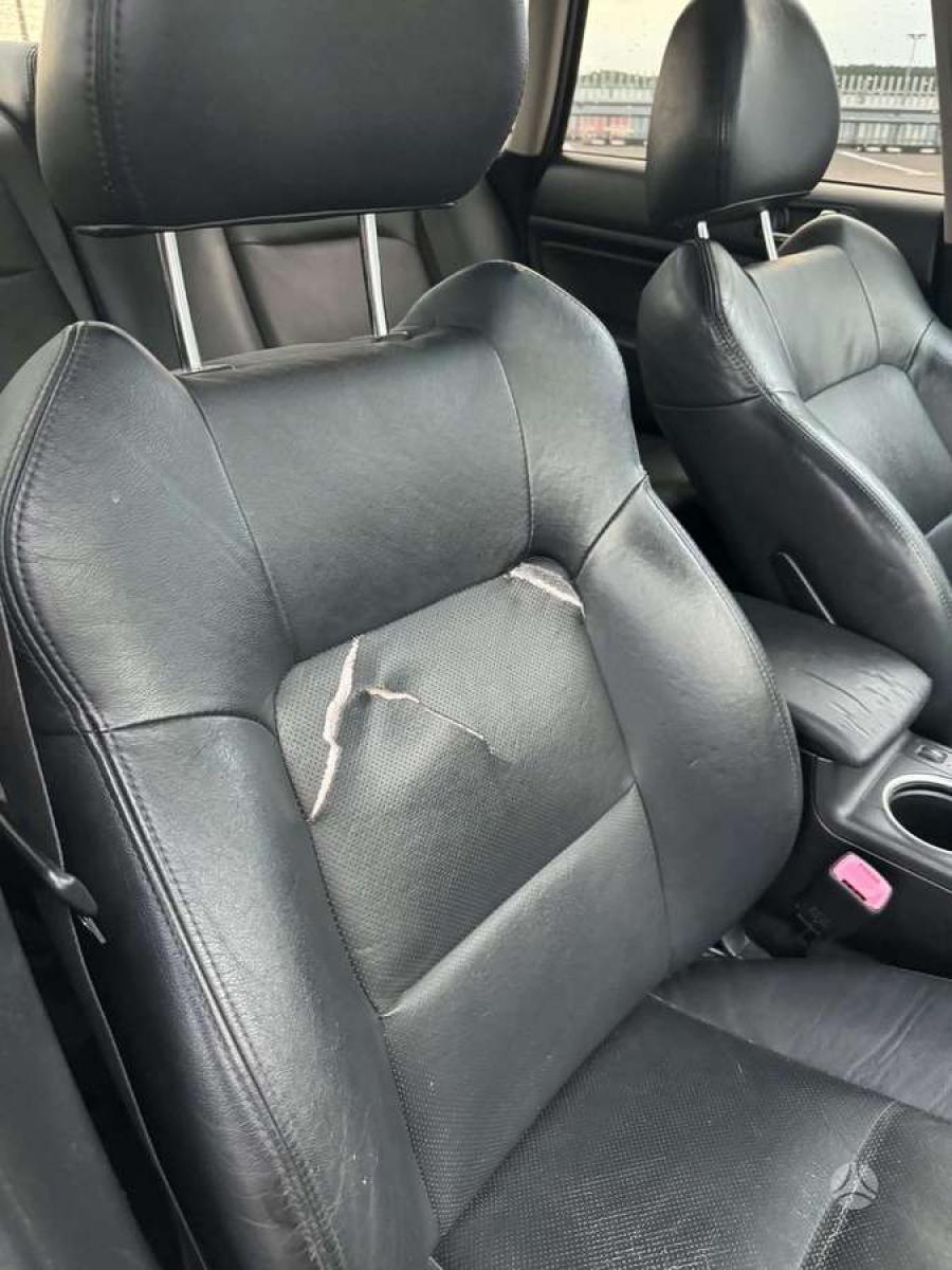 Grey Subaru Legacy 2009 in Vilnius, with an engine capacity of 2.00 L and mileage of 298 thousand km for 2000 €, photo 16 on AUTOMOTO.COM.LV
