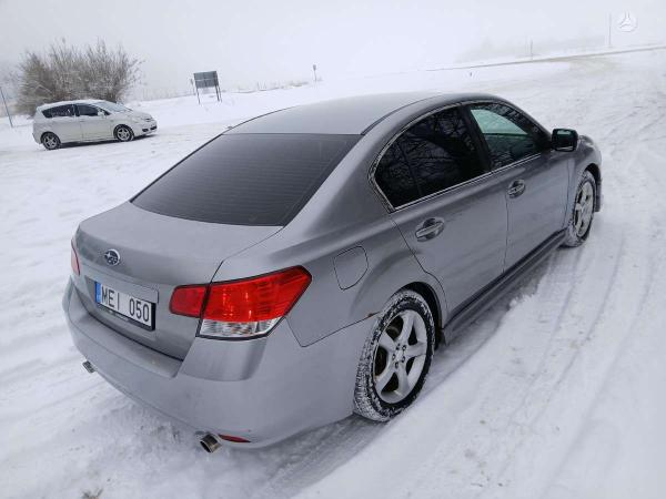 Pelēks Subaru Legacy 2010 Širvintos, ar dzinēja tilpumu 2.50 L un nobraukumu 287 tūkst. km par 3500 €, foto 3 vietnē AUTOMOTO.COM.LV