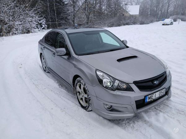 Pelēks Subaru Legacy 2010 Širvintos, ar dzinēja tilpumu 2.50 L un nobraukumu 287 tūkst. km par 3500 €, foto 4 vietnē AUTOMOTO.COM.LV