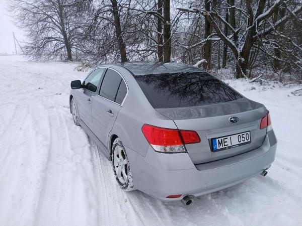 Pelēks Subaru Legacy 2010 Širvintos, ar dzinēja tilpumu 2.50 L un nobraukumu 287 tūkst. km par 3500 €, foto 5 vietnē AUTOMOTO.COM.LV