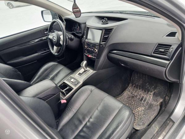 Pelēks Subaru Legacy 2010 Širvintos, ar dzinēja tilpumu 2.50 L un nobraukumu 287 tūkst. km par 3500 €, foto 6 vietnē AUTOMOTO.COM.LV