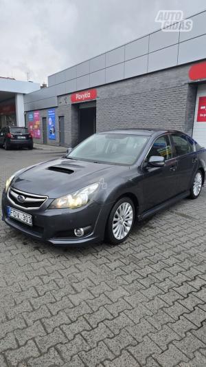 Pelēks Subaru Legacy 2010 Viļņa, ar dzinēja tilpumu 2.50 L un nobraukumu 1 tūkst. km par 7299 €, foto  vietnē AUTOMOTO.COM.LV