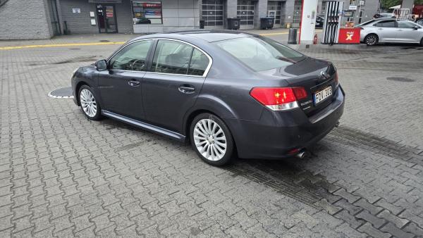 Pelēks Subaru Legacy 2010 Viļņa, ar dzinēja tilpumu 2.50 L un nobraukumu 1 tūkst. km par 7299 €, foto 2 vietnē AUTOMOTO.COM.LV