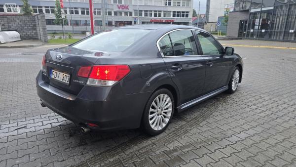 Pelēks Subaru Legacy 2010 Viļņa, ar dzinēja tilpumu 2.50 L un nobraukumu 1 tūkst. km par 7299 €, foto 8 vietnē AUTOMOTO.COM.LV