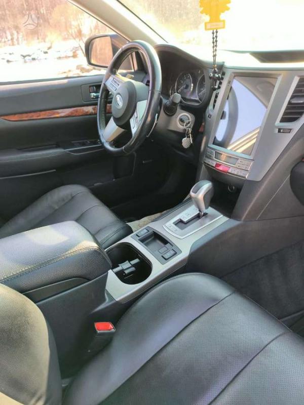 Grey Subaru Legacy 2010 in Klaipeda, with an engine capacity of 2.46 L and mileage of 234 thousand km for 4500 €, photo 4 on AUTOMOTO.COM.LV