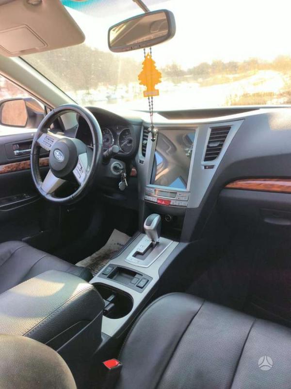 Grey Subaru Legacy 2010 in Klaipeda, with an engine capacity of 2.46 L and mileage of 234 thousand km for 4500 €, photo 5 on AUTOMOTO.COM.LV
