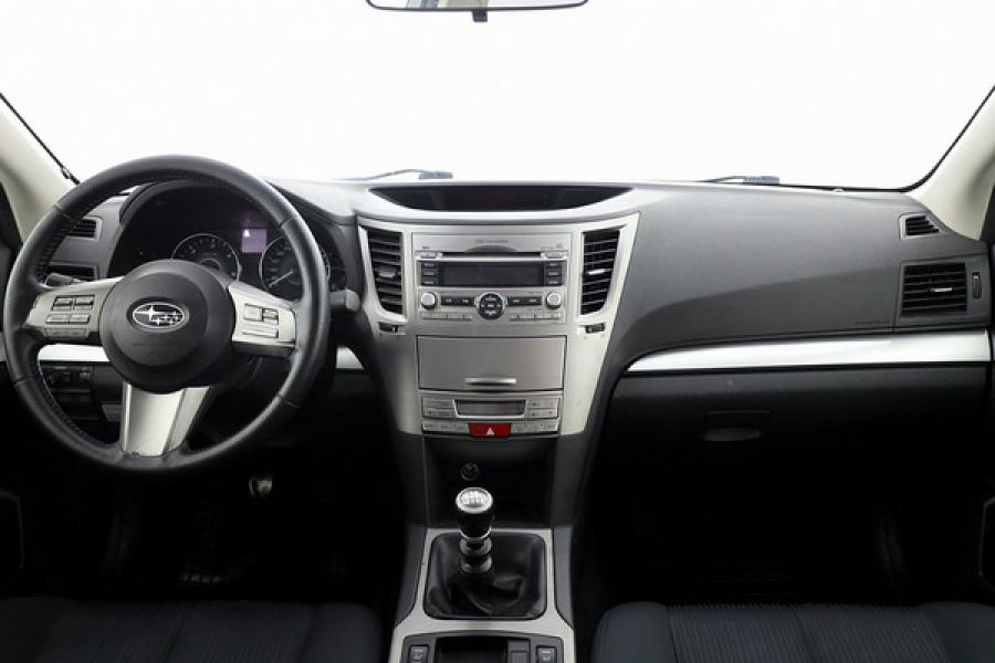 Pelēks Subaru Legacy 2010 Tallina, ar dzinēja tilpumu 2.00 L un nobraukumu 276 tūkst. km par 1799 €, foto 6 vietnē AUTOMOTO.COM.LV
