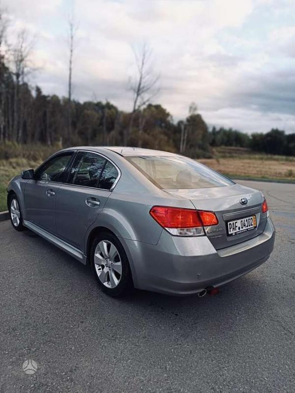 Pelēks Subaru Legacy 2010 Utena, ar dzinēja tilpumu 2.46 L un nobraukumu 172 tūkst. km par 2450 €, foto 1 vietnē AUTOMOTO.COM.LV