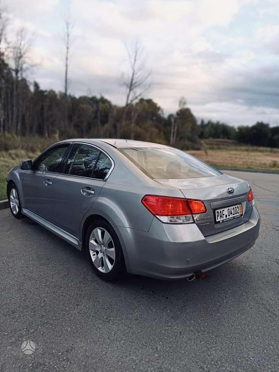 Pelēks Subaru Legacy 2010 Utena, ar dzinēja tilpumu 2.46 L un nobraukumu 172 tūkst. km par 2450 €, foto 1 vietnē AUTOMOTO.COM.LV