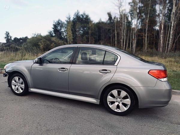Pelēks Subaru Legacy 2010 Utena, ar dzinēja tilpumu 2.46 L un nobraukumu 172 tūkst. km par 2450 €, foto 8 vietnē AUTOMOTO.COM.LV