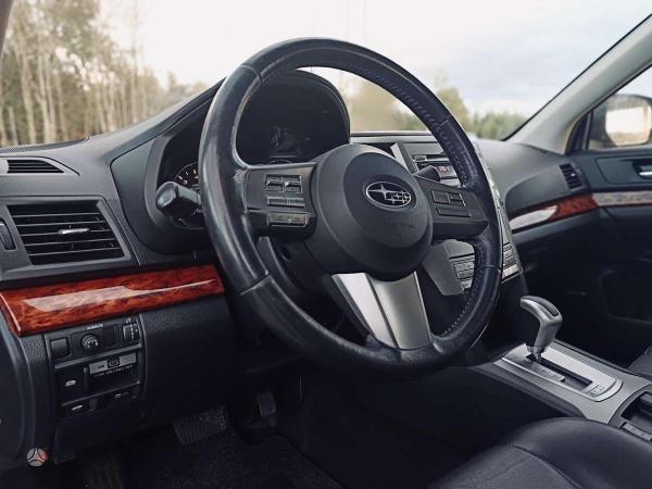 Pelēks Subaru Legacy 2010 Utena, ar dzinēja tilpumu 2.46 L un nobraukumu 172 tūkst. km par 2450 €, foto 9 vietnē AUTOMOTO.COM.LV