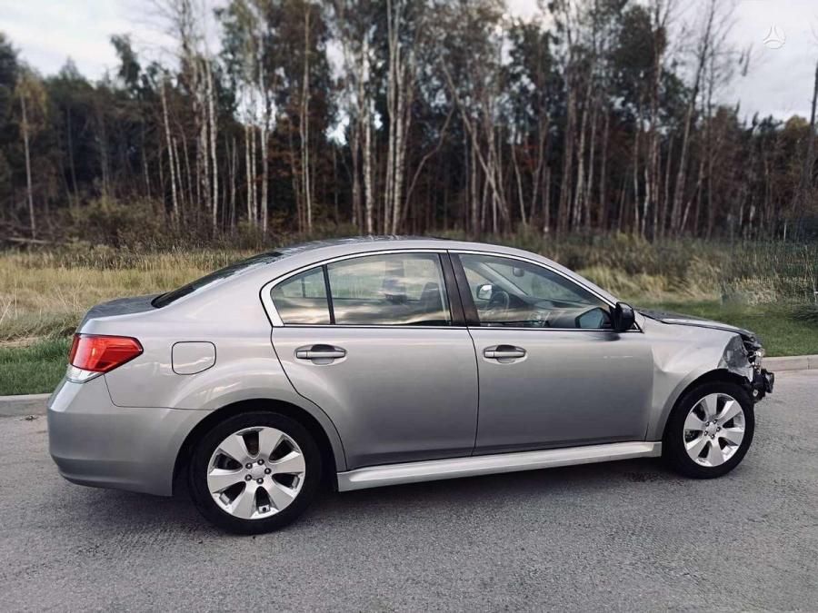 Pelēks Subaru Legacy 2010 Utena, ar dzinēja tilpumu 2.46 L un nobraukumu 172 tūkst. km par 2450 €, foto 10 vietnē AUTOMOTO.COM.LV
