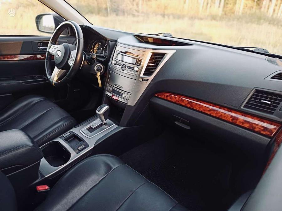 Pelēks Subaru Legacy 2010 Utena, ar dzinēja tilpumu 2.46 L un nobraukumu 172 tūkst. km par 2450 €, foto 15 vietnē AUTOMOTO.COM.LV