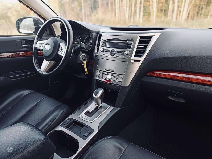 Pelēks Subaru Legacy 2010 Utena, ar dzinēja tilpumu 2.46 L un nobraukumu 172 tūkst. km par 2450 €, foto 41 vietnē AUTOMOTO.COM.LV