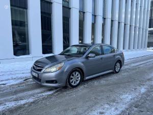 Pelēks Subaru Legacy 2011 Viļņa, ar dzinēja tilpumu 2.46 L un nobraukumu 229 tūkst. km par 3999 €, foto  vietnē AUTOMOTO.COM.LV