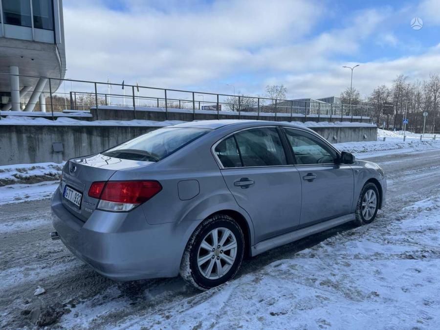 Grey Subaru Legacy 2011 in Vilnius, with an engine capacity of 2.46 L and mileage of 229 thousand km for 3999 €, photo 4 on AUTOMOTO.COM.LV