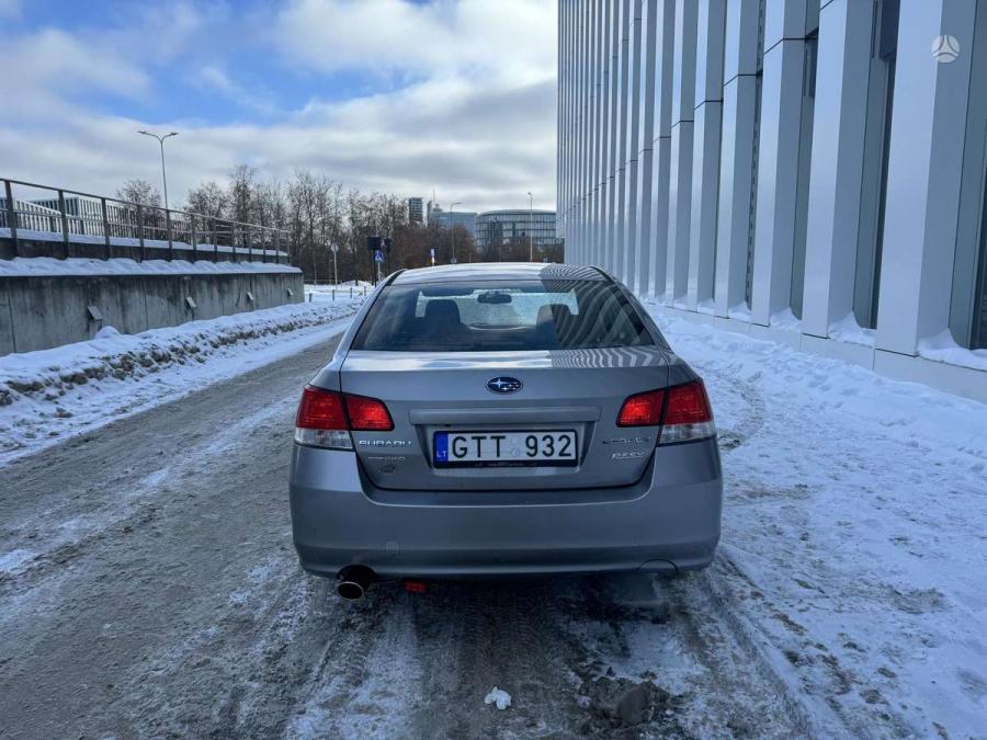 Grey Subaru Legacy 2011 in Vilnius, with an engine capacity of 2.46 L and mileage of 229 thousand km for 3999 €, photo 5 on AUTOMOTO.COM.LV