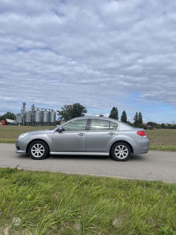 Pelēks Subaru Legacy 2011 Kauņa, ar dzinēja tilpumu 1.99 L un nobraukumu 191 tūkst. km par 3500 €, foto 5 vietnē AUTOMOTO.COM.LV