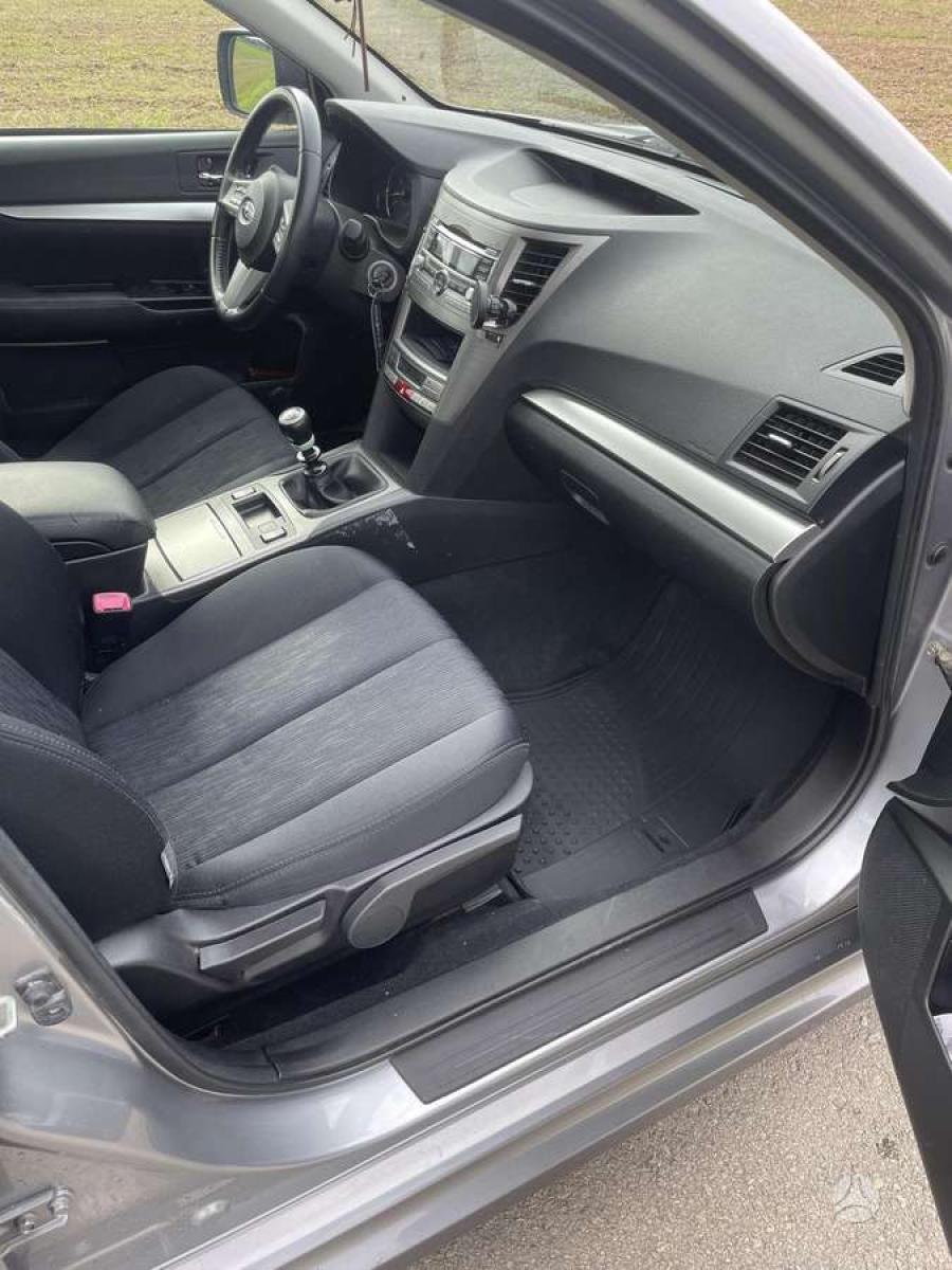 Grey Subaru Legacy 2011 in Kaunas, with an engine capacity of 1.99 L and mileage of 191 thousand km for 3500 €, photo 17 on AUTOMOTO.COM.LV