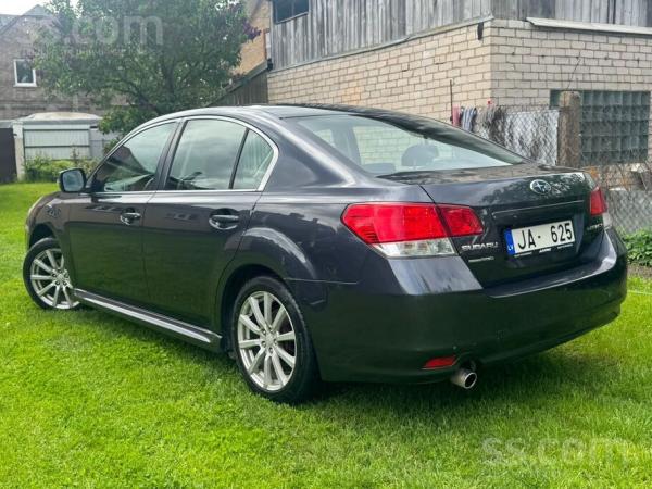 Pelēks Subaru Legacy 2012 Rīga, ar dzinēja tilpumu 2.50 L un nobraukumu 255 tūkst. km par 4200 €, foto 3 vietnē AUTOMOTO.COM.LV
