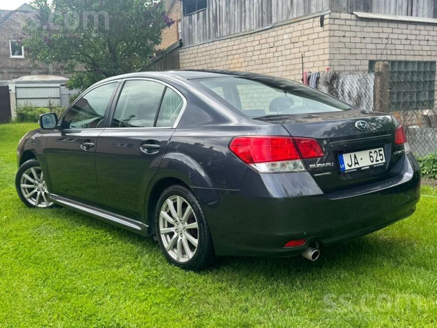 Pelēks Subaru Legacy 2012 Rīga, ar dzinēja tilpumu 2.50 L un nobraukumu 255 tūkst. km par 7250 €, foto 3 vietnē AUTOMOTO.COM.LV