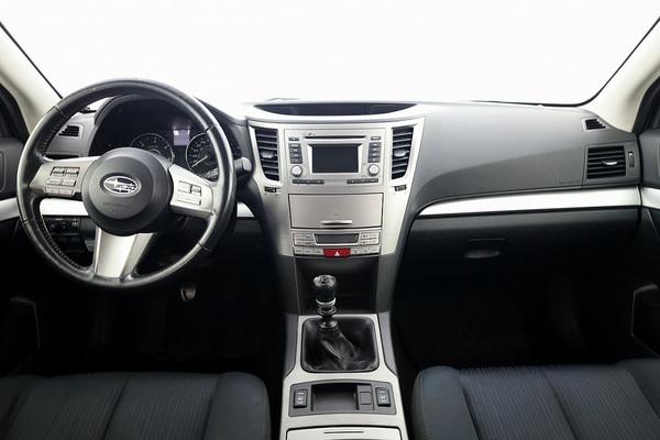 Pelēks Subaru Legacy 2012 Tallina, ar dzinēja tilpumu 2.00 L un nobraukumu 229 tūkst. km par 2599 €, foto 5 vietnē AUTOMOTO.COM.LV