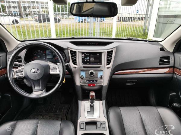 Pelēks Subaru Legacy 2013 Klaipėda, ar dzinēja tilpumu 3.63 L un nobraukumu 69 tūkst. km par 8900 €, foto 5 vietnē AUTOMOTO.COM.LV