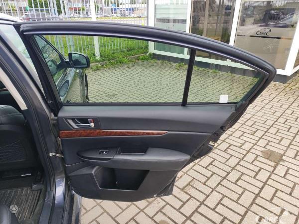 Pelēks Subaru Legacy 2013 Klaipėda, ar dzinēja tilpumu 3.63 L un nobraukumu 69 tūkst. km par 8900 €, foto 10 vietnē AUTOMOTO.COM.LV