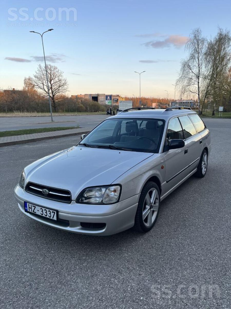 Grey Subaru Legacy 2000 in Valmiera, with an engine capacity of 2.00 L and mileage of 225 thousand km for 2250 €, photo 1 on AUTOMOTO.COM.LV