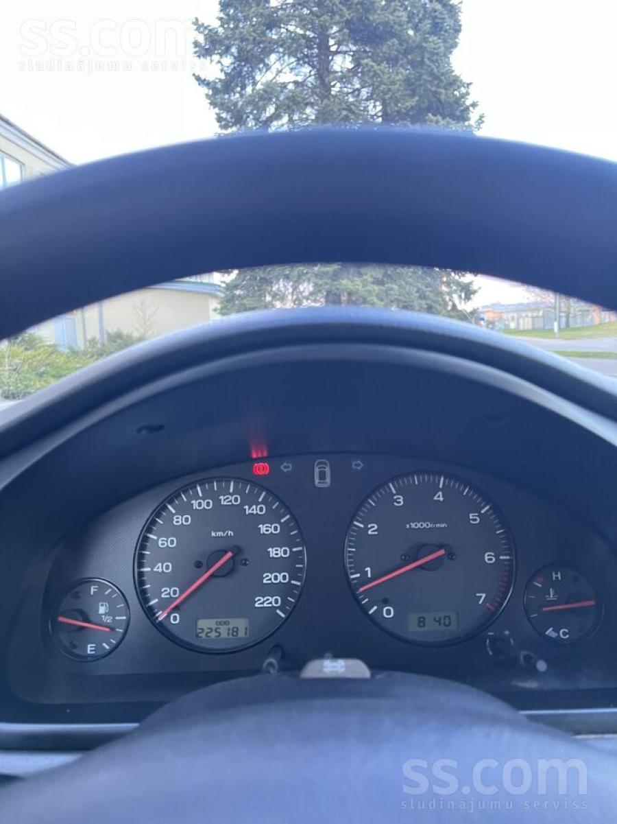 Grey Subaru Legacy 2000 in Valmiera, with an engine capacity of 2.00 L and mileage of 225 thousand km for 2250 €, photo 11 on AUTOMOTO.COM.LV